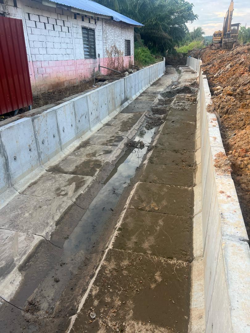 L-Shape Retaining Wall - LTH Group Holdings Sdn Bhd
