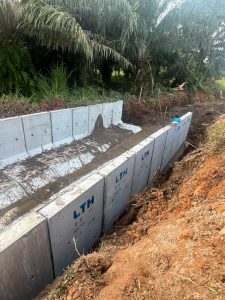 L-Shape Retaining Wall - LTH Group Holdings Sdn Bhd