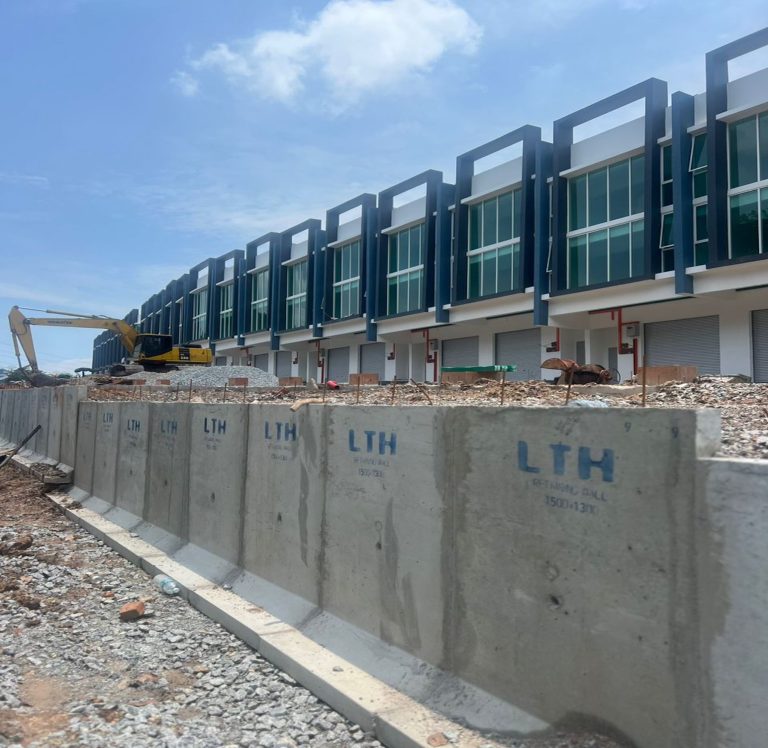 L-Shape Retaining Wall - LTH Group Holdings Sdn Bhd